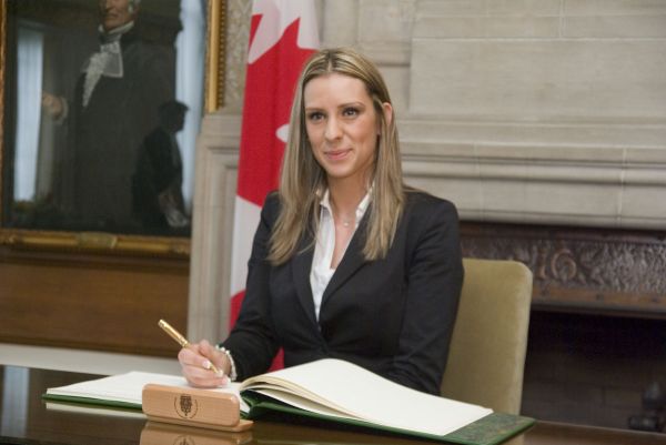 Fête du Canada : Ruth Ellen Brosseau au Parc national de la Mauricie ...