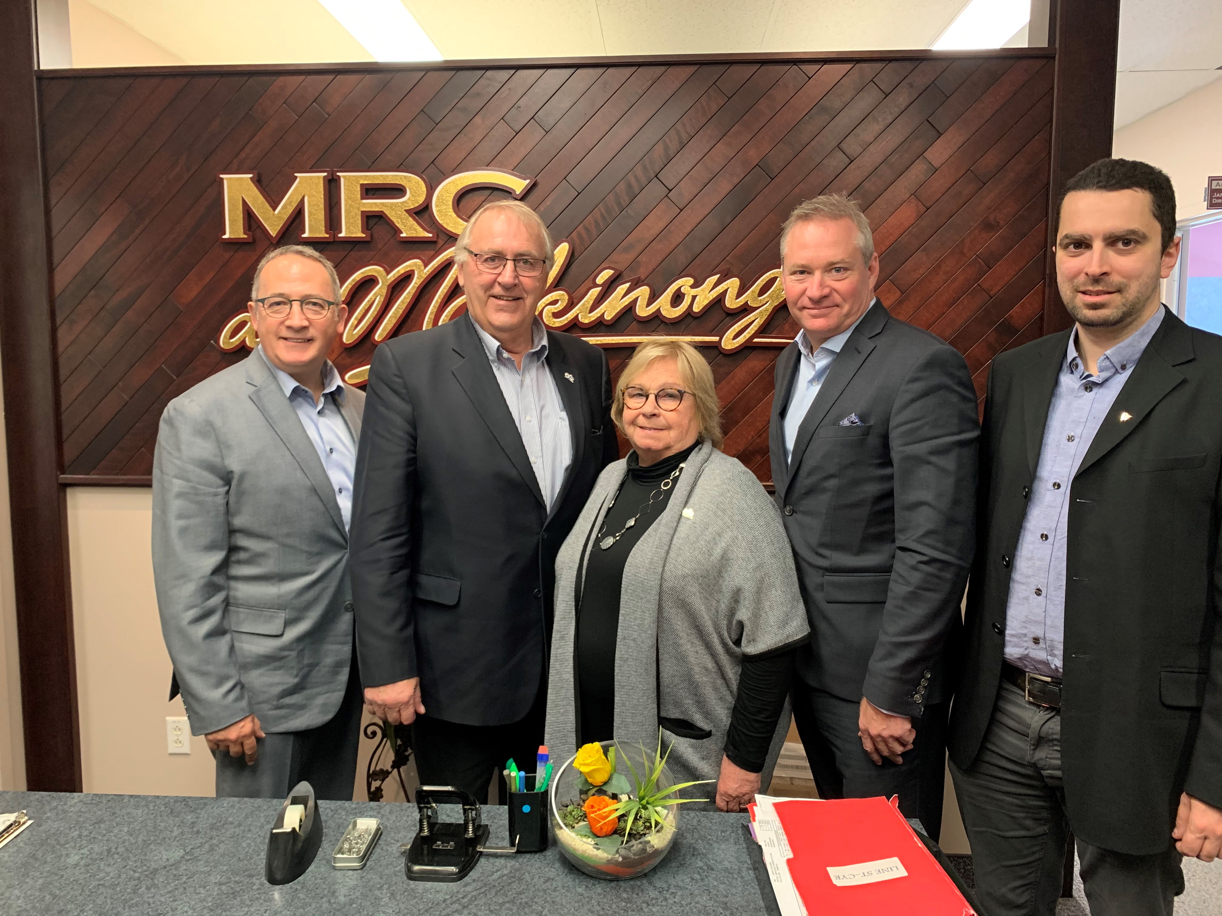 Les députés Champoux et Perron demandent au gourvernement d'intervenir ...