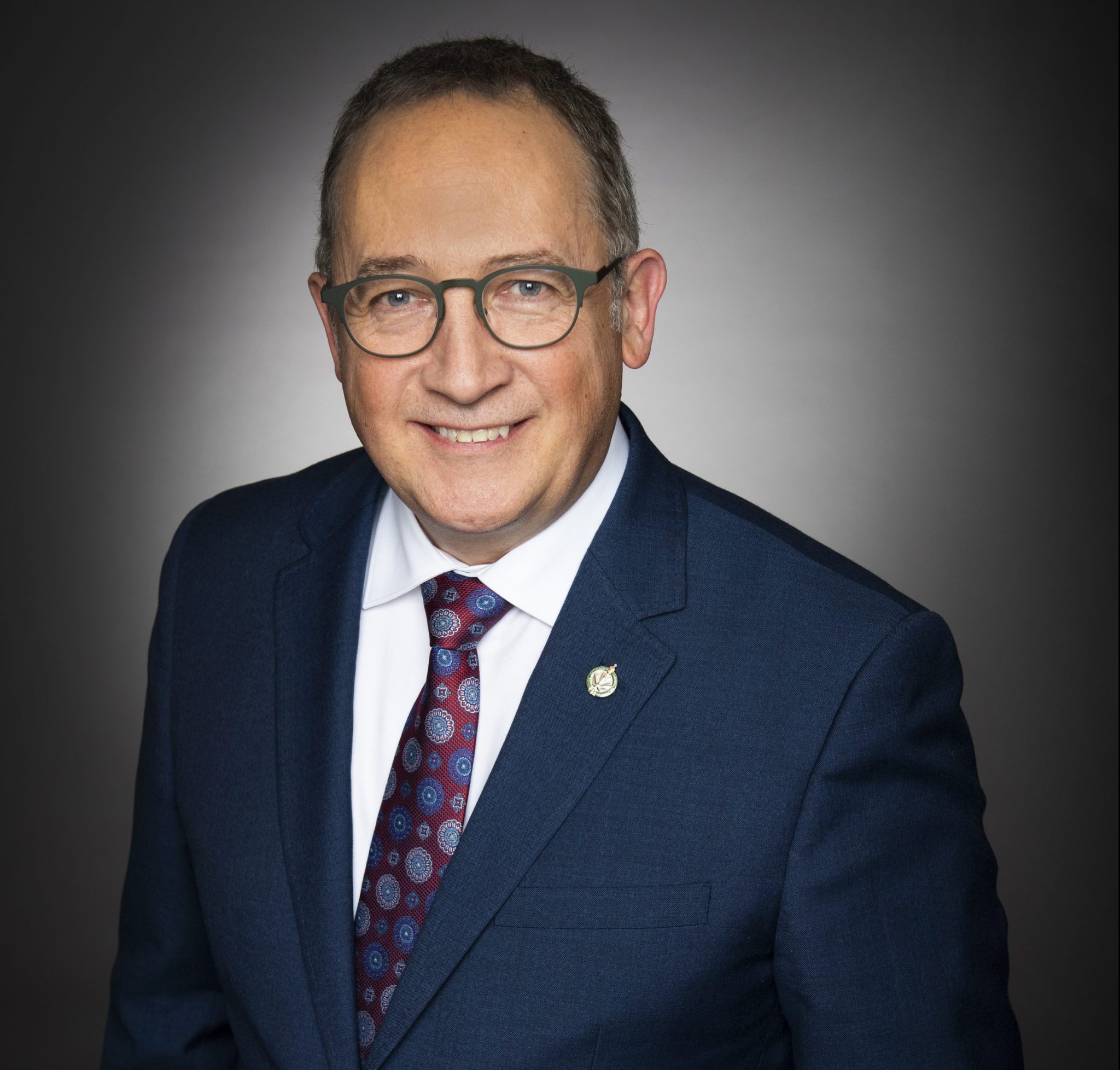 Yves Perron dresse le bilan de ses 100 premiers jours à titre de député ...