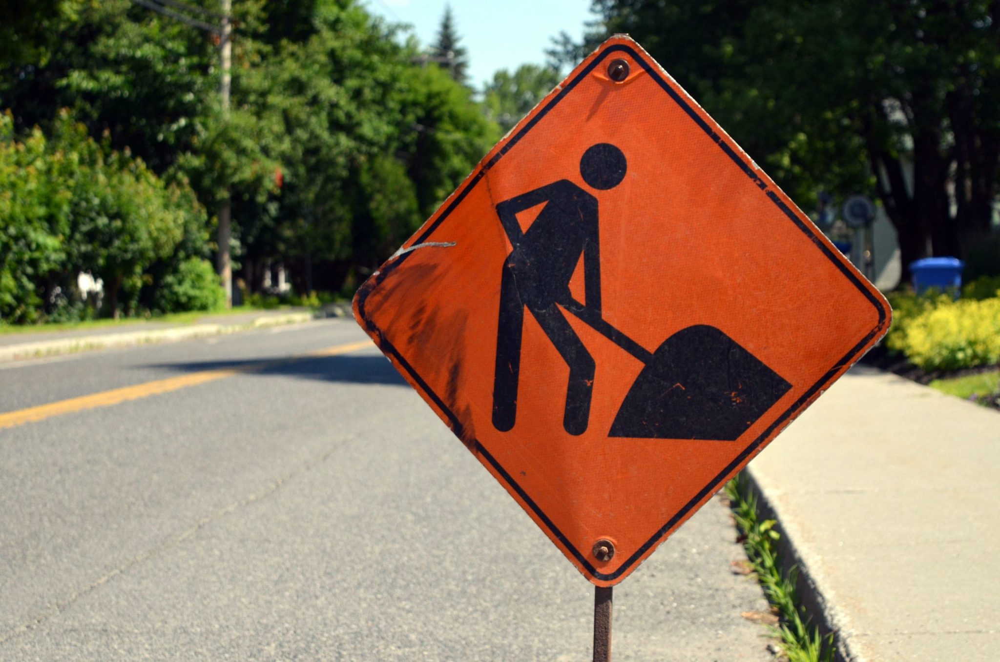 L'importance d'une flèche de signalisation lors de travaux - L’Écho de ...