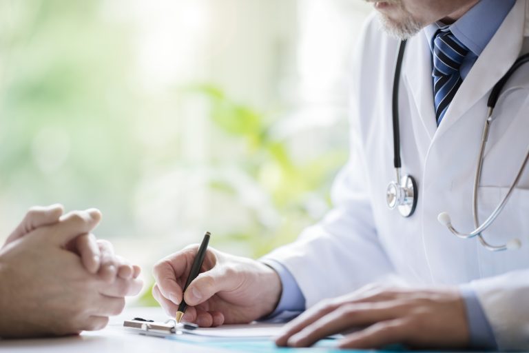 Difficulté à se retenir d’uriner chez l’homme : ce qu’il faut savoir ...