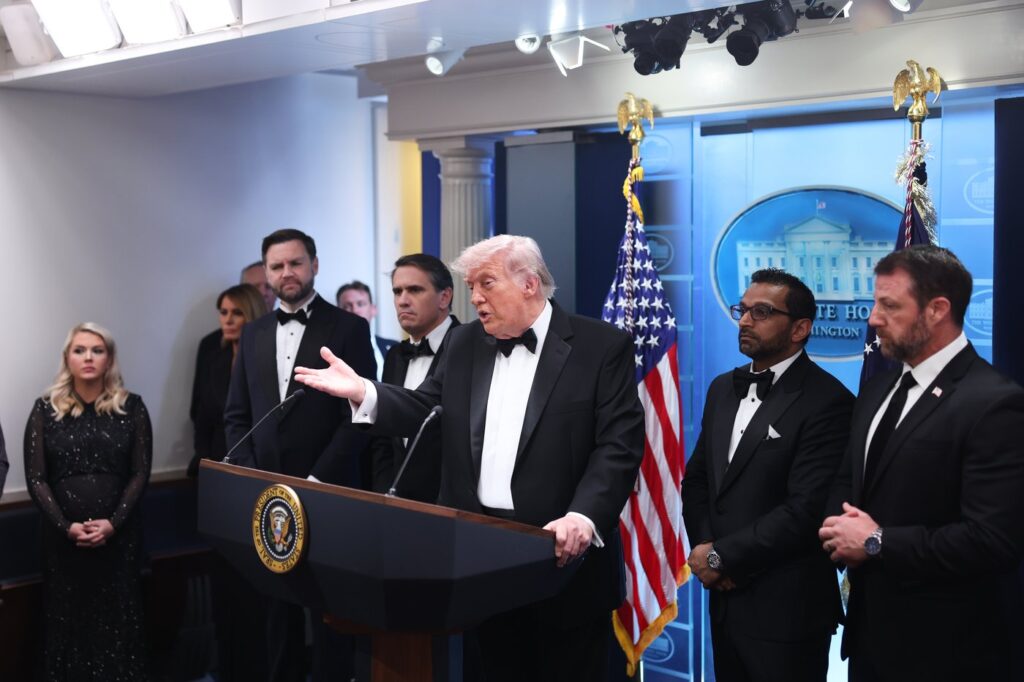 Le tireur visait des membres de l'administration Trump; Carney réagit ...