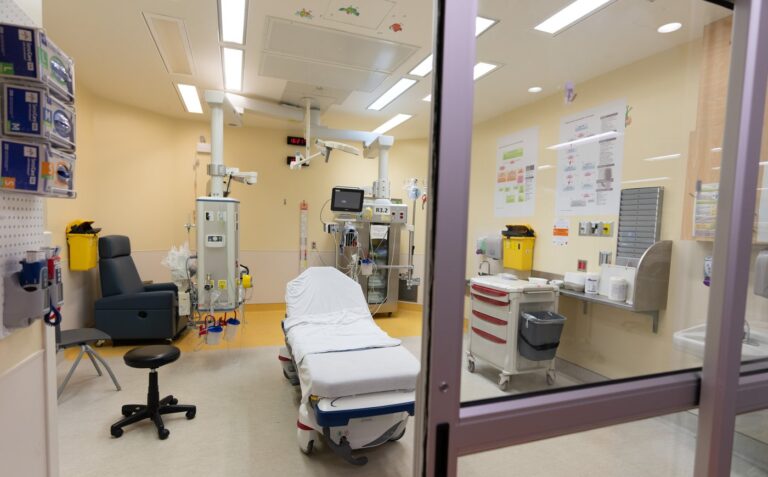 Santé Québec entend réduire les bris de service dans les établissements ...